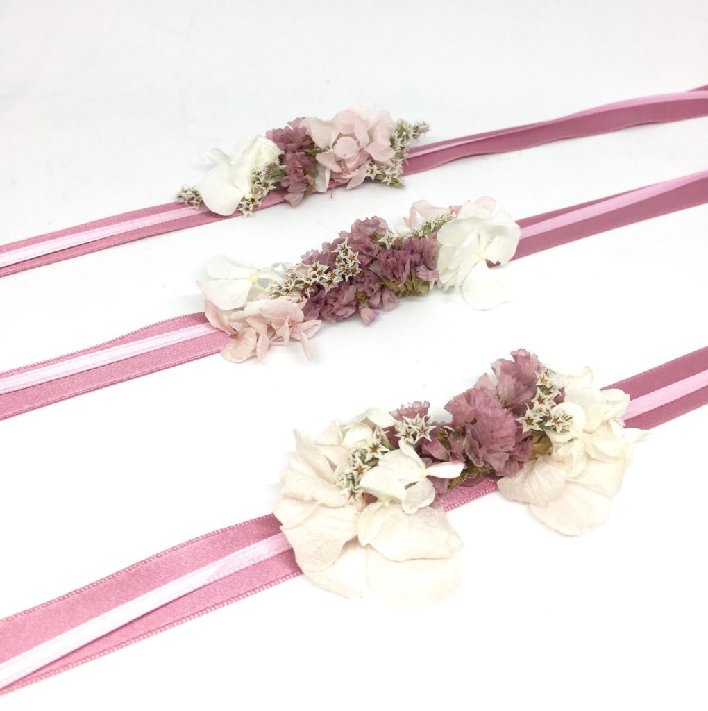 Bracelet de demoiselles d'honneur Lilla en fleurs naturelles
