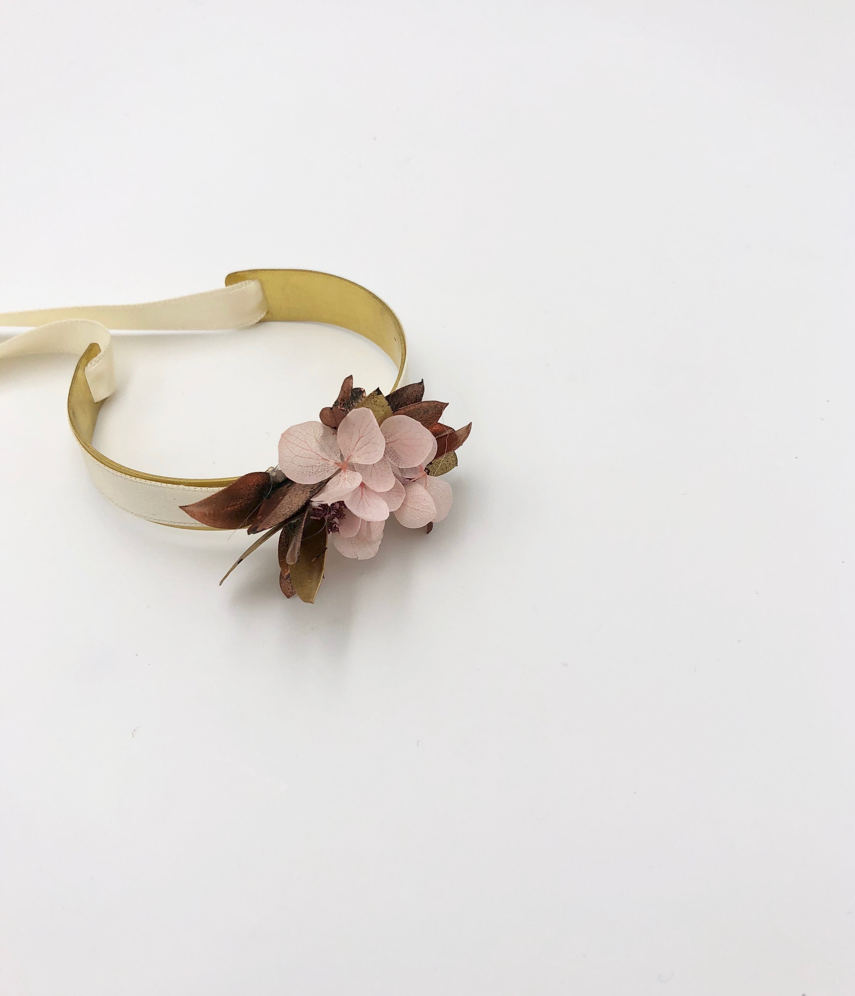 Bracelet jonc fleuri Phyra en fleurs stabilisées - Les Fleurs Dupont